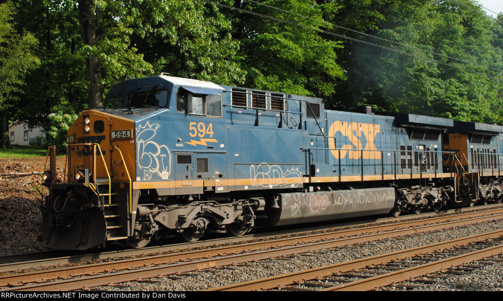 Good amount of tagging on CSX 594 as it leads Q418-15
